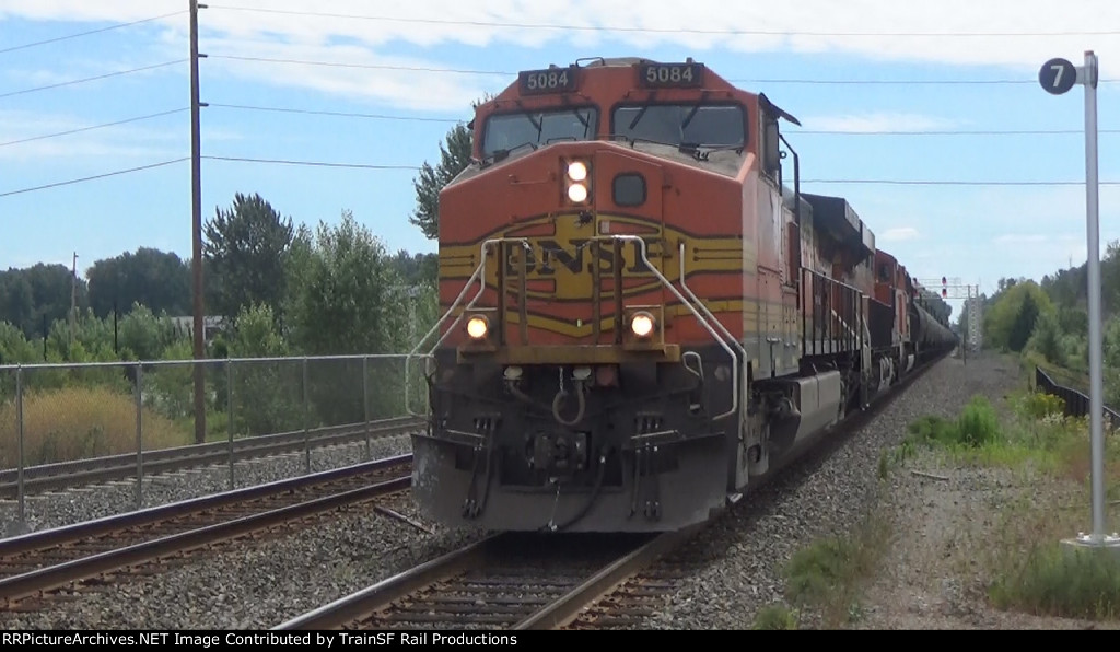 BNSF 5084 Leads a Manifest